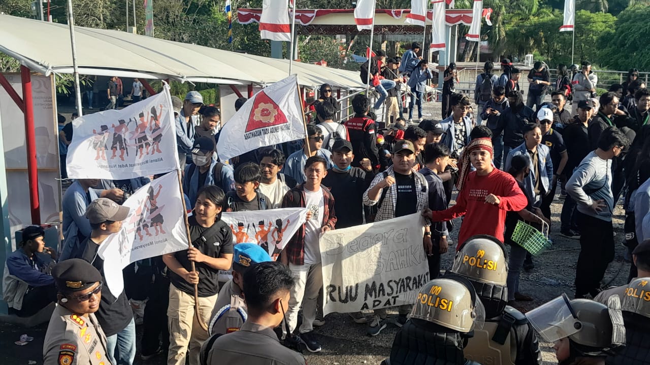 Aliansi Masyarakat Adat Nusantara - AMAN | Pengurus AMAN di Daerah Ikut Aksi Tolak Revisi UU Pilkada